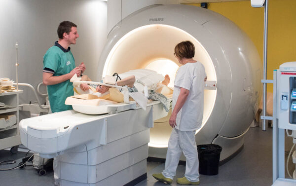 L’IRM en toute sécurité pour les porteurs de dispositifs cardiaques ...
