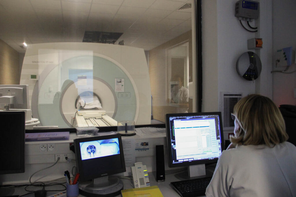 Des nouveaux protocoles de recherche et de suivi par IRM de la sclérose ...