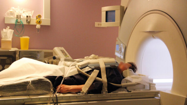 Prise en charge des patients avec implants cardiaques en IRM cardiaque - Tech Imago